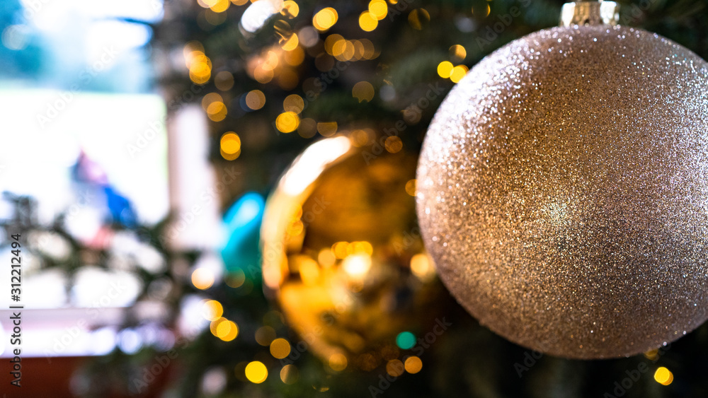 The Top 10 Ways to Decorate Your Sash Windows for Christmas